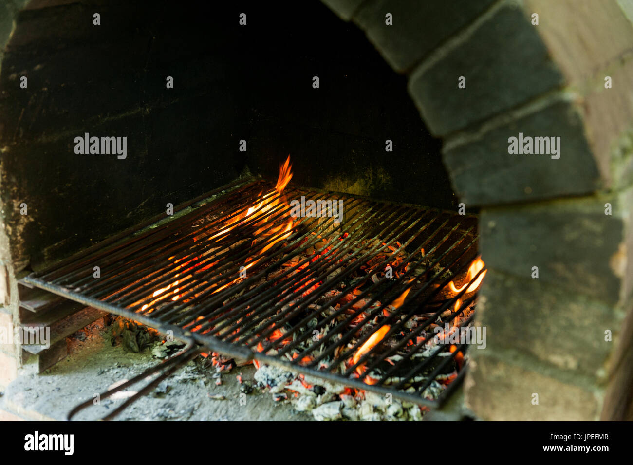 Open fire of a barbecue Stock Photo - Alamy