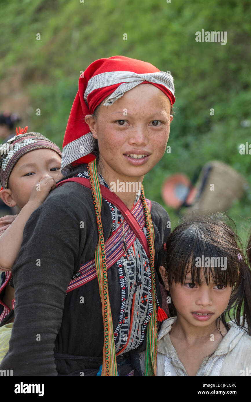 Red Hmong trice girl at Sapa, northern Vietnam Stock Photo - Alamy