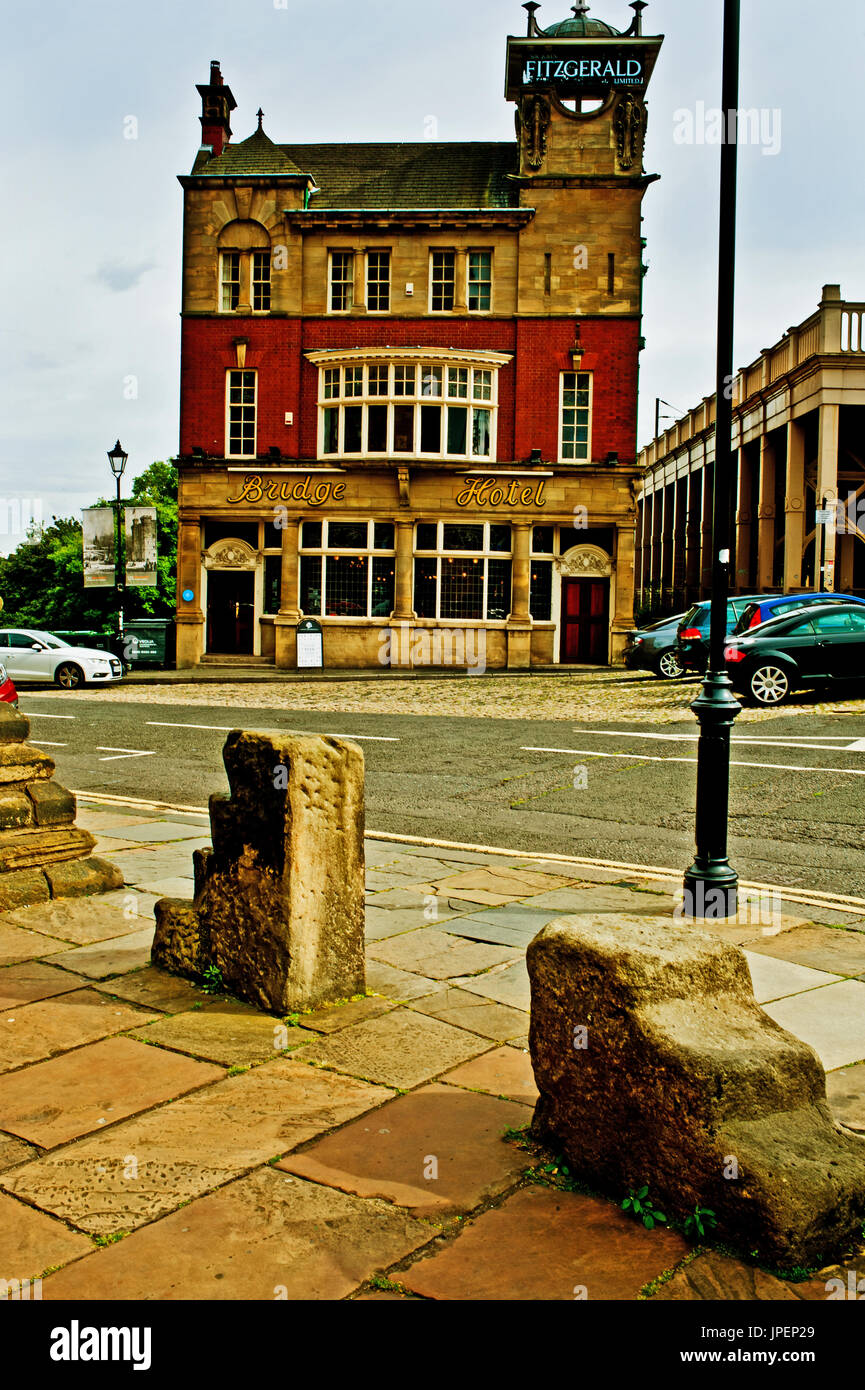 The Bridge Hotel, Castle Garth, Newcastle upon Tyne Stock Photo - Alamy