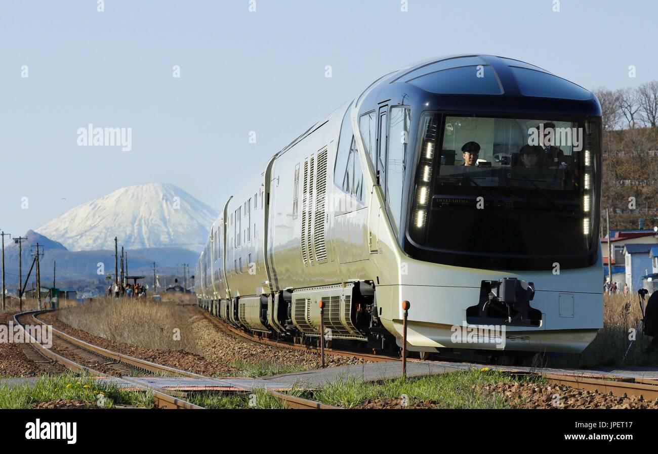 East Japan Railway Co.'s new luxury sleeper train, "Train Suite Shiki ...