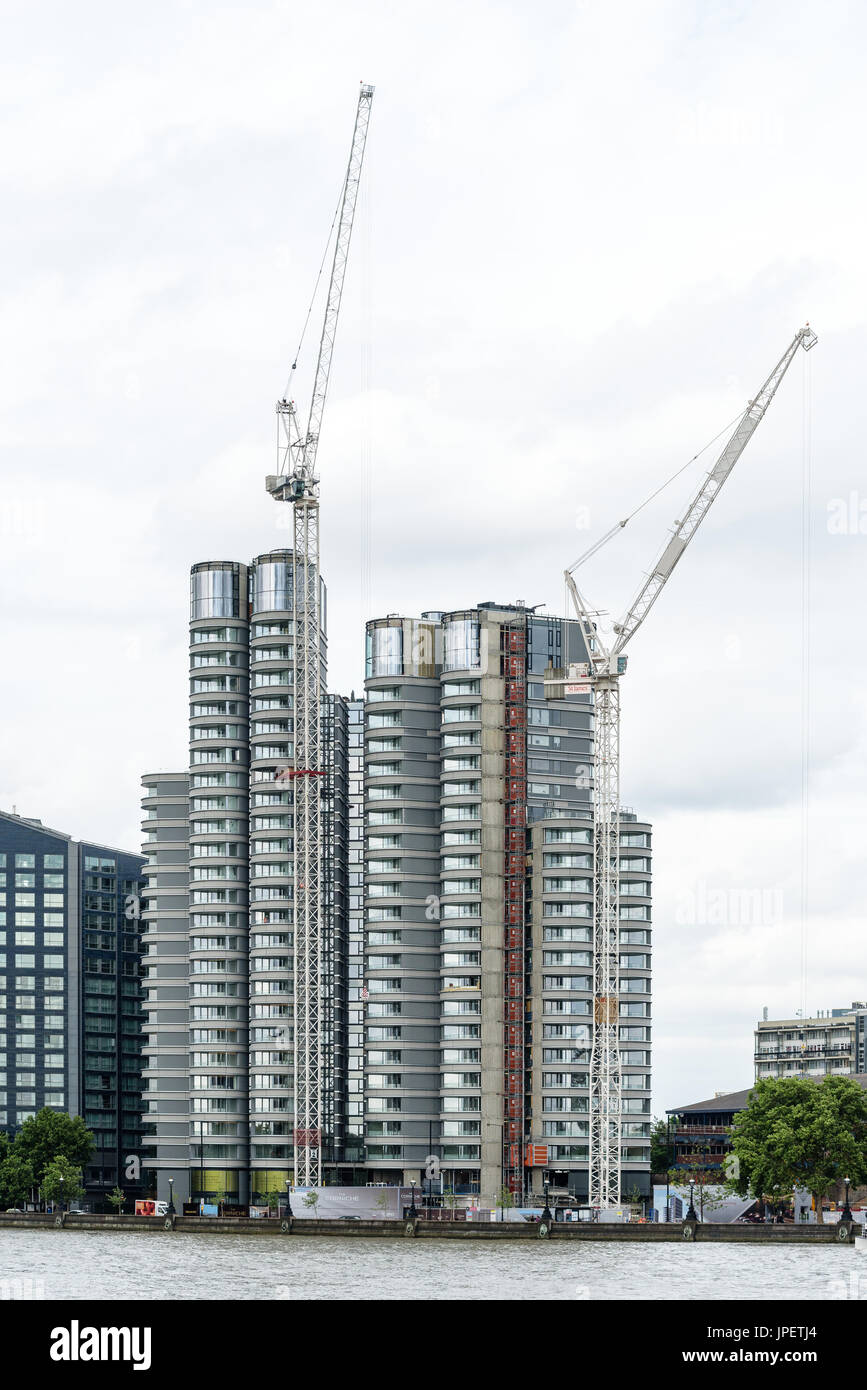 New build residential towers hi-res stock photography and images - Alamy