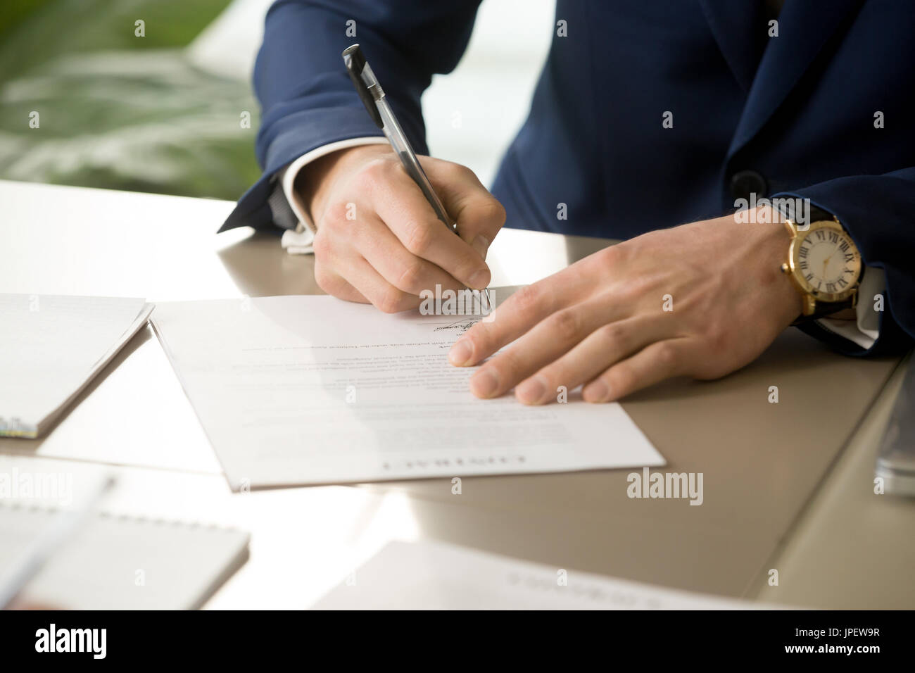 Putting signature hi-res stock photography and images - Alamy