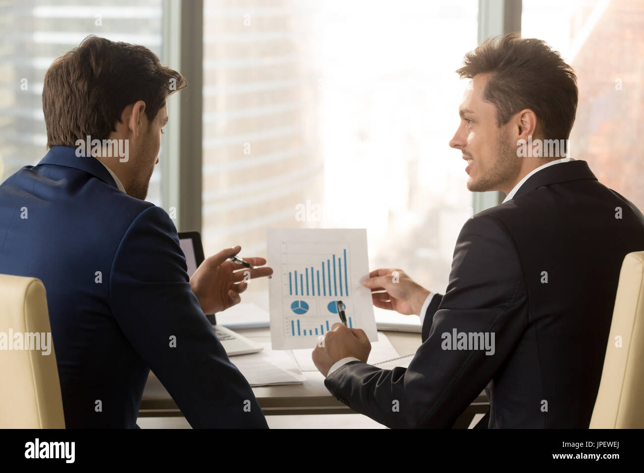 Charts graphs hi-res stock photography and images - Alamy