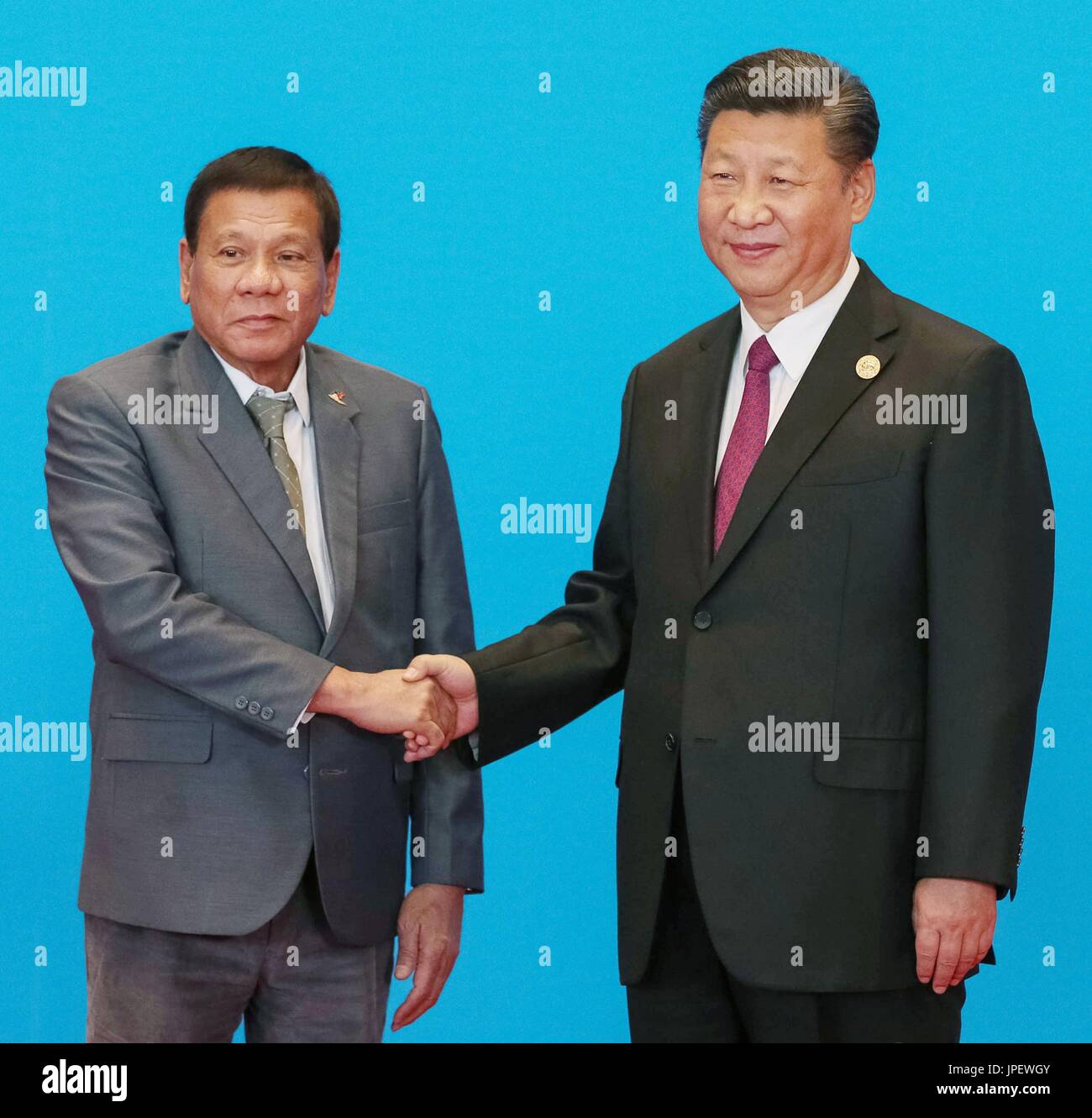 Philippine President Rodrigo Duterte (L) and Chinese President Xi ...