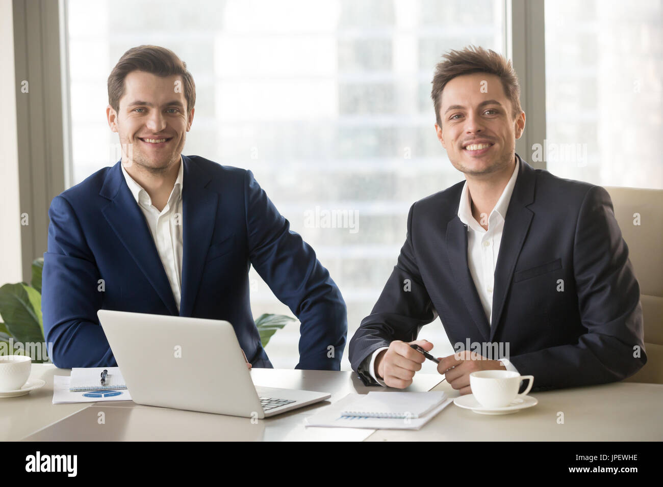 Advisers work hi-res stock photography and images - Alamy