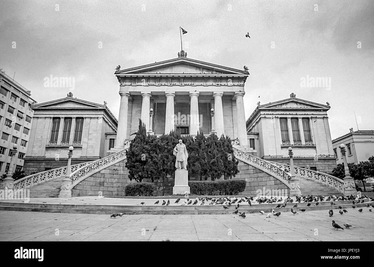 Crowded library Black and White Stock Photos & Images - Alamy