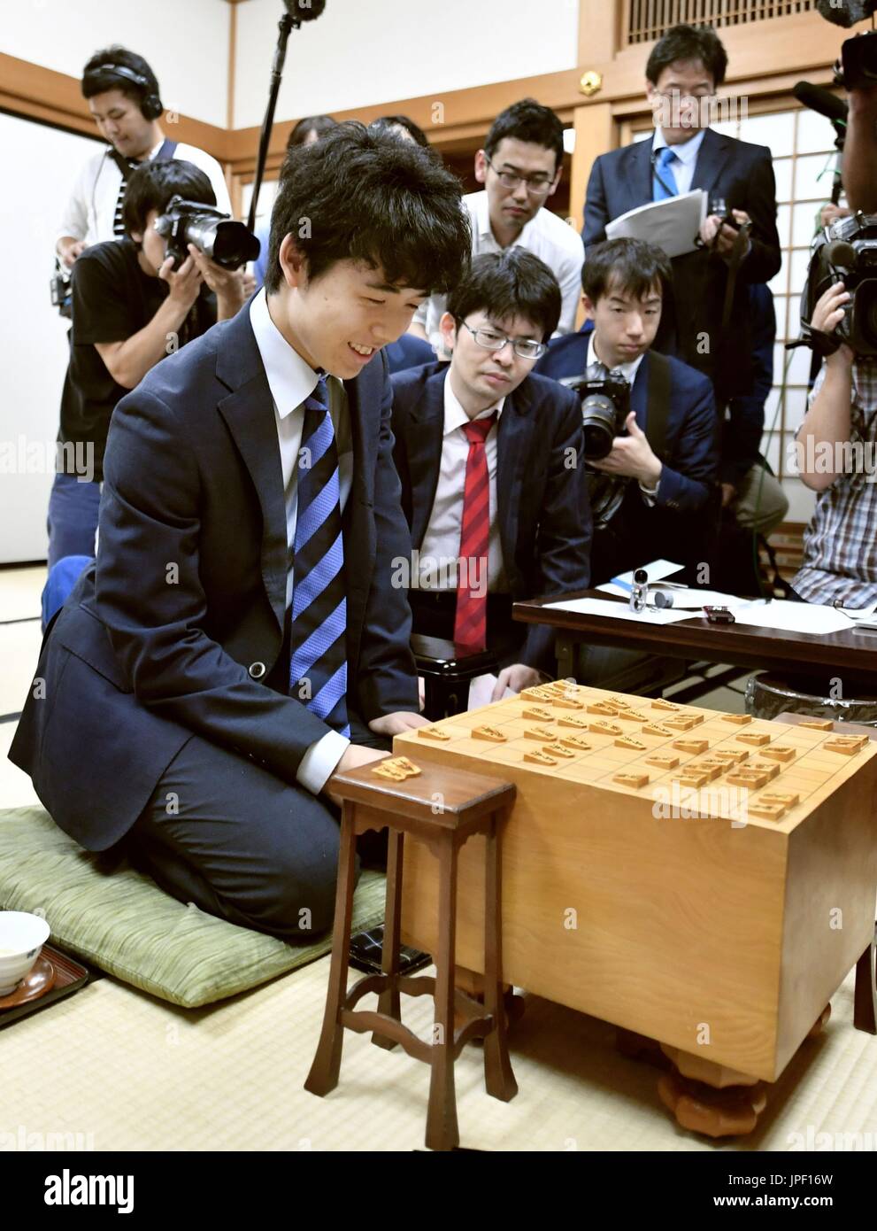 Sota Fujii (L), at 14 the youngest professional player of shogi ...
