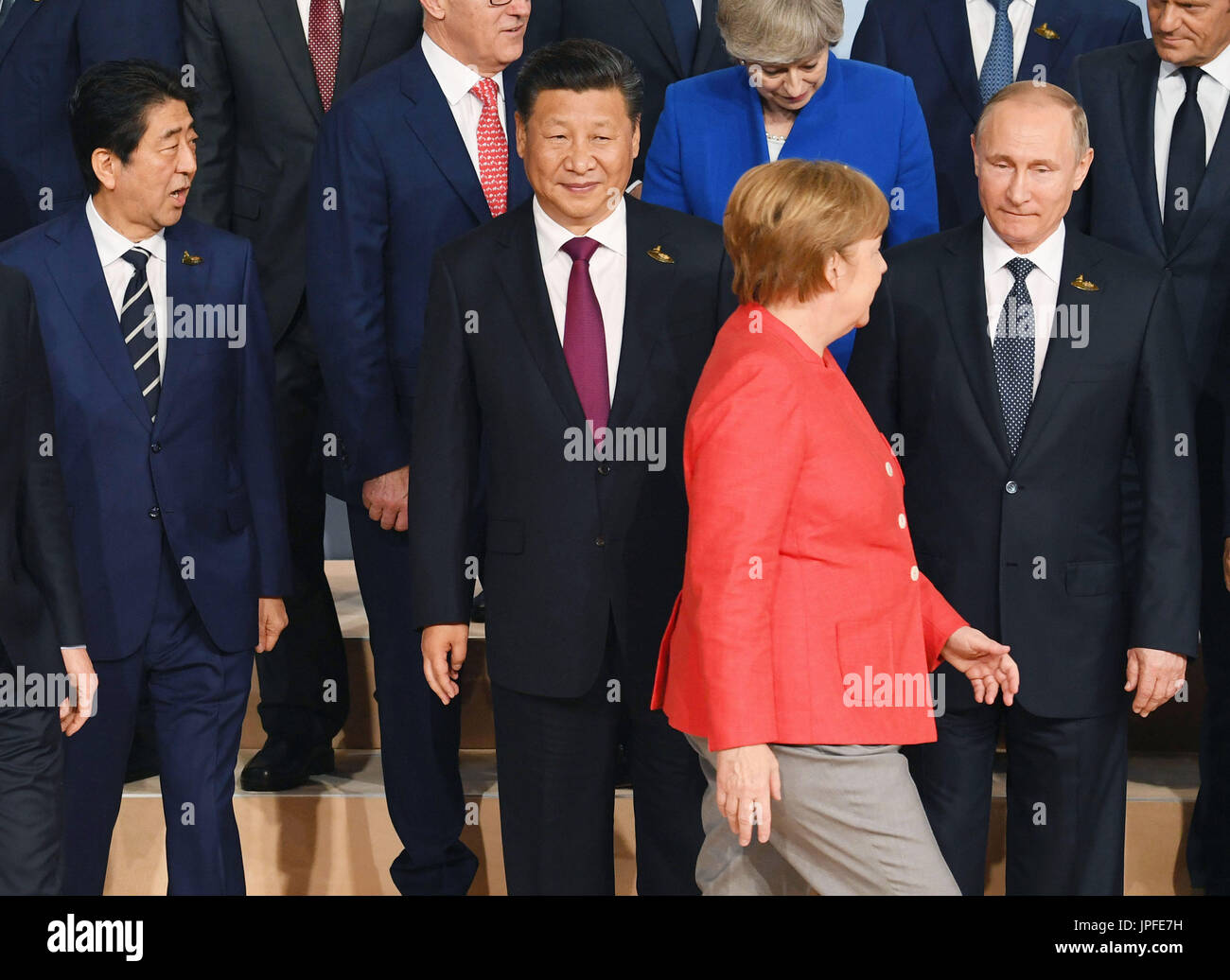 (From L) Japanese Prime Minister Shinzo Abe, Chinese President Xi ...