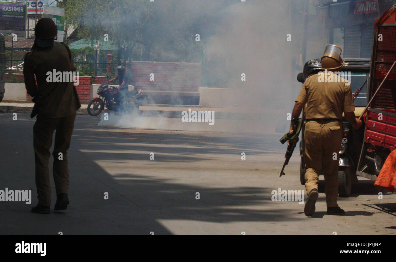 Srinagar, Indian Administered Kashmir. 1st August, 2017.Indian police ...