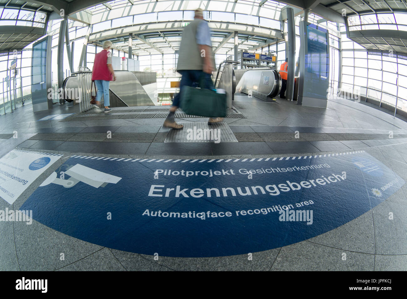 Cctv cameras in operation hi-res stock photography and images - Alamy