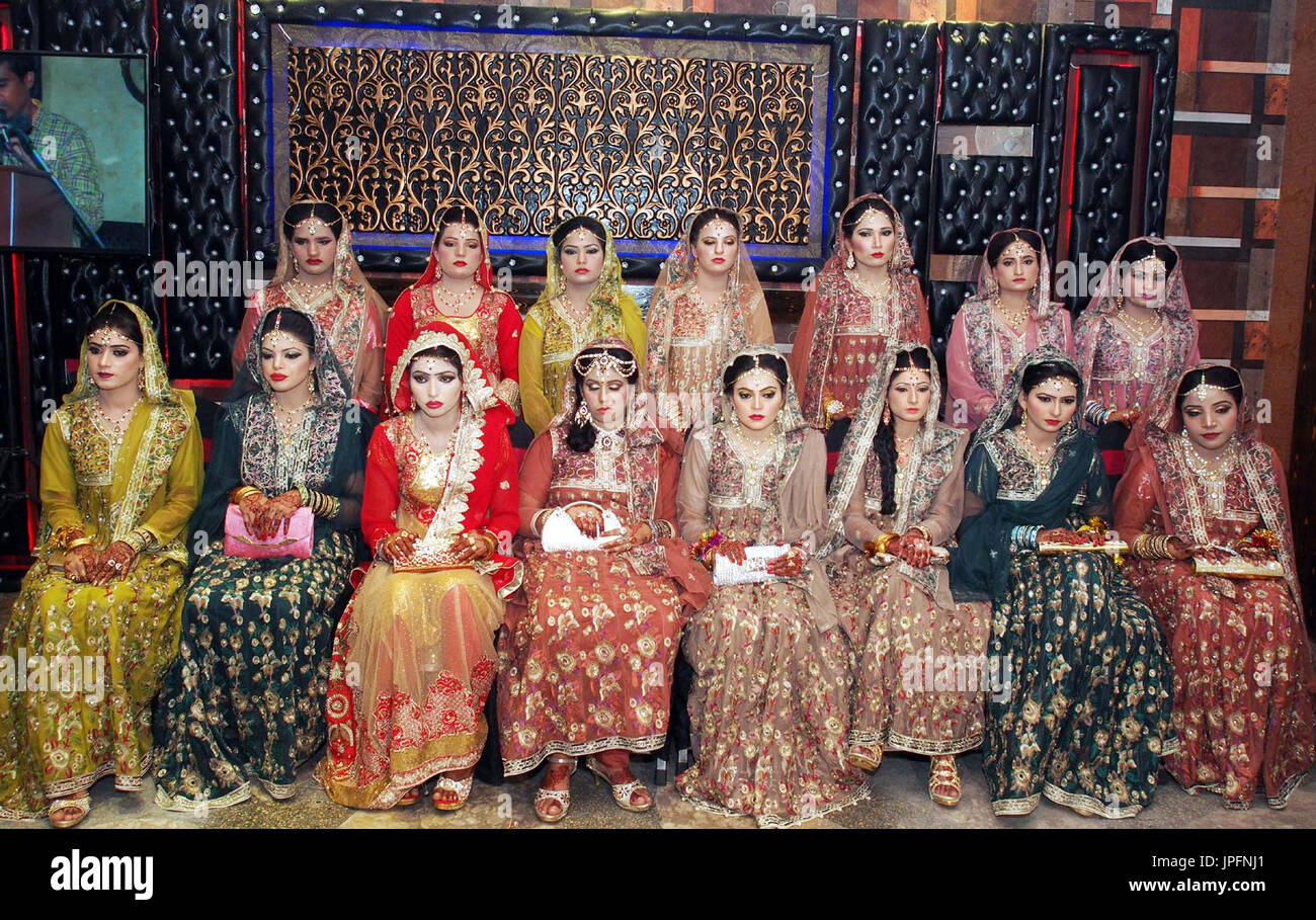 Mass wedding hi-res stock photography and images - Alamy