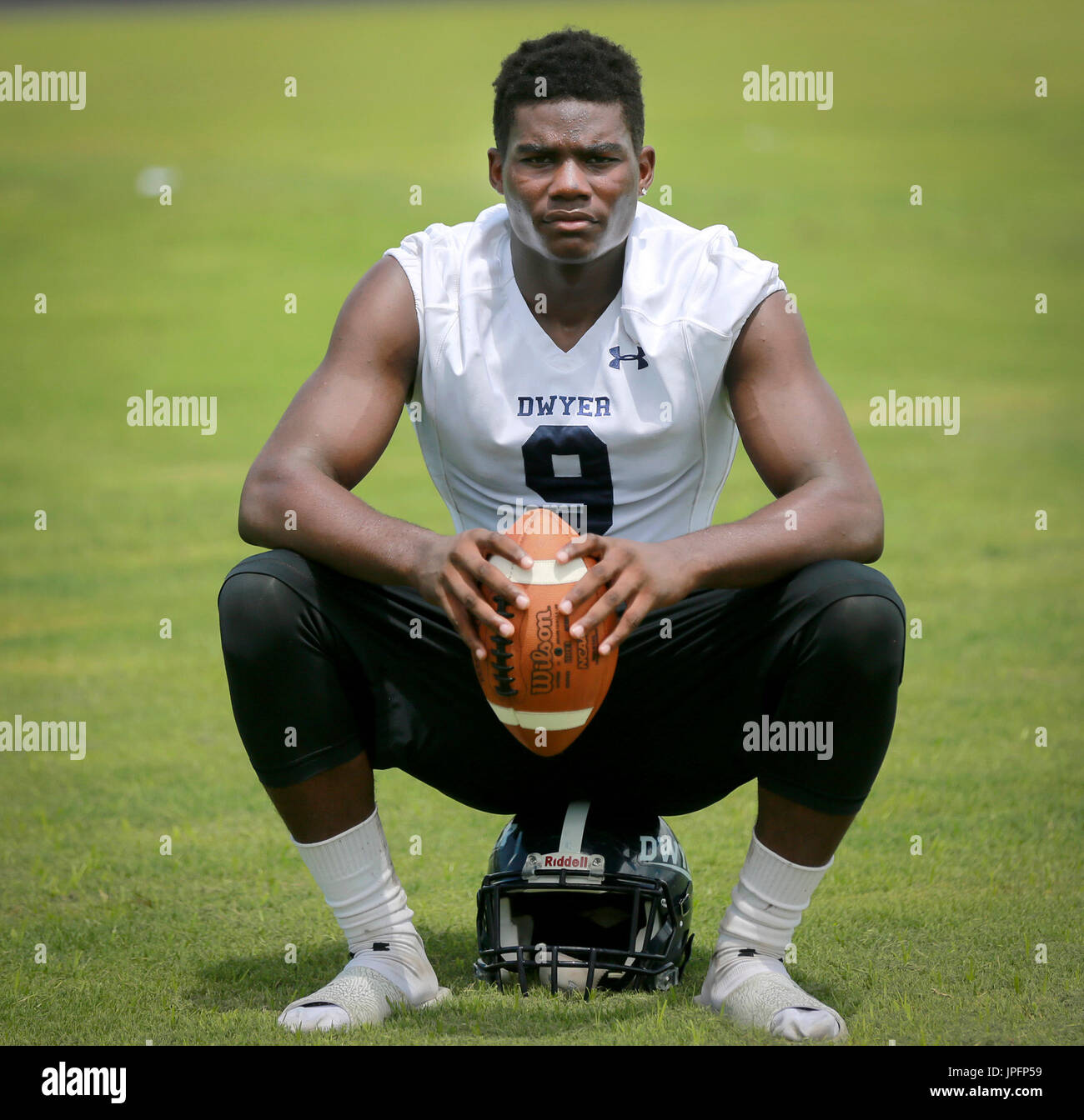 High school football practice hi-res stock photography and images - Alamy