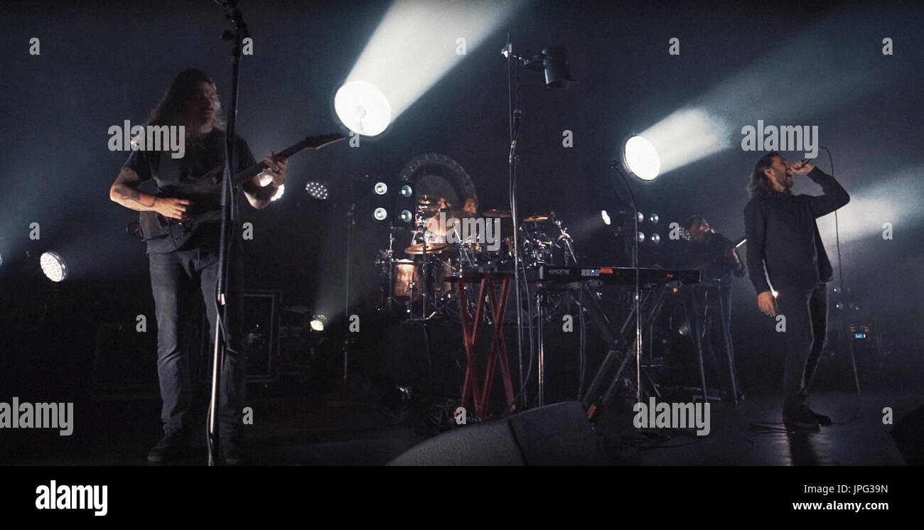 BETWEEN THE BURIED & ME: COMA ECLIPTIC - LIVE, Paul Waggoner (left ...