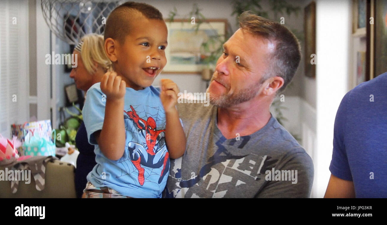 FINDING LIFE, Frank Sweeney with his son Zachary, 2016. ©Syndicado ...