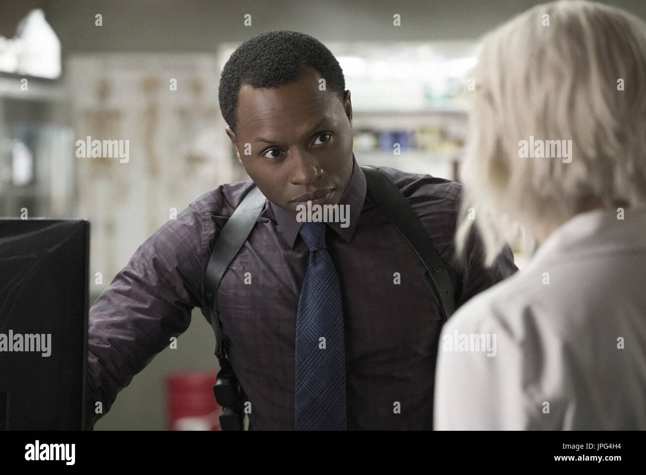 IZOMBIE, l-r: Malcolm Goodwin, Rose McIver in 'Zombie Knows Best ...