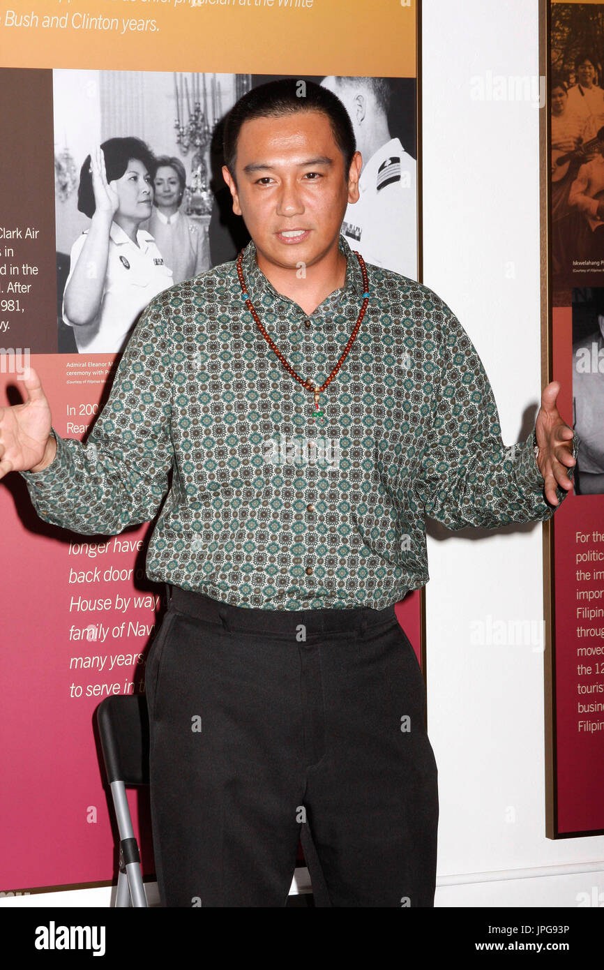 Noel Alumit at the Author's NIght Growing Up In Historic Filipinotown ...