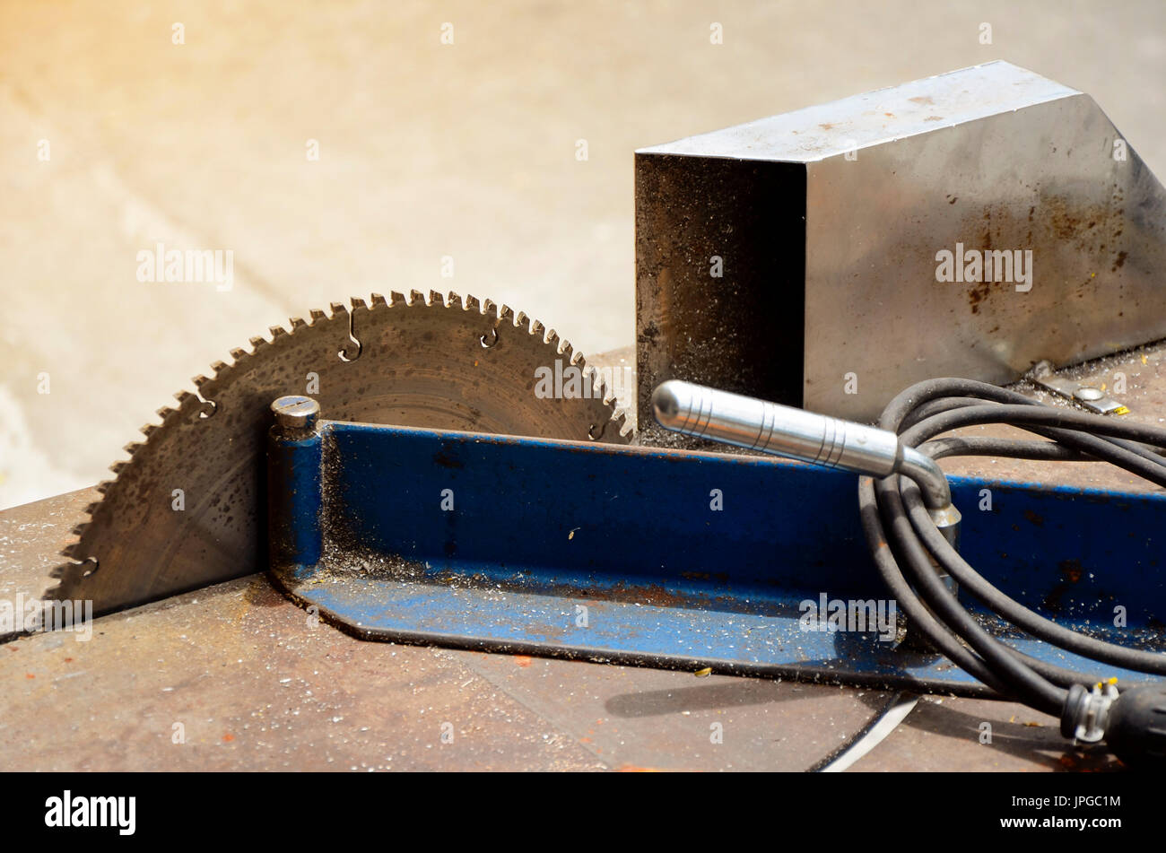 Electric Aluminium cutting table. Site aluminium cutting machine Stock ...