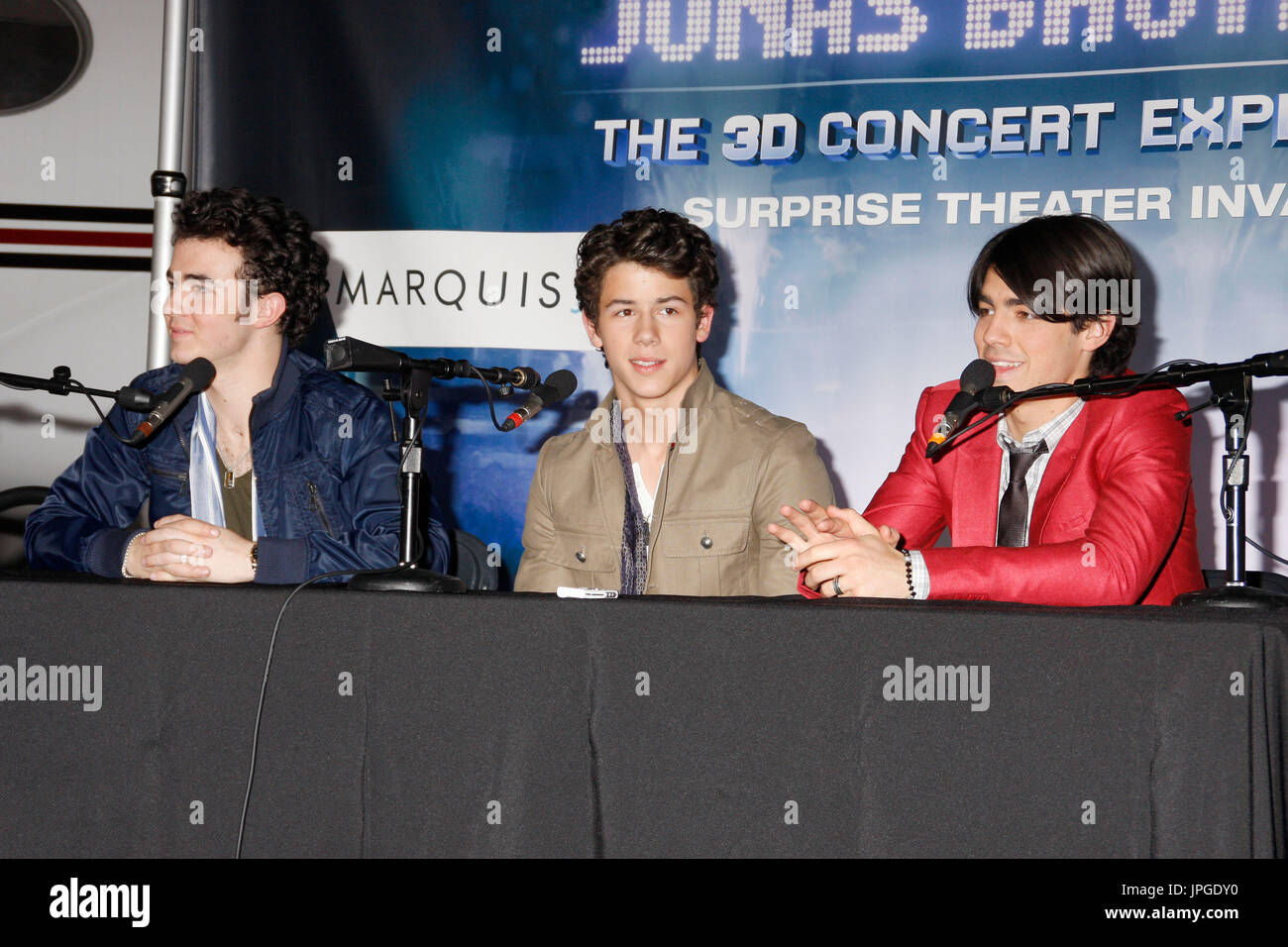 The Jonas Brothers (l-r) Kevin Jonas, Nick Jonas and Joe Jonas at the ...