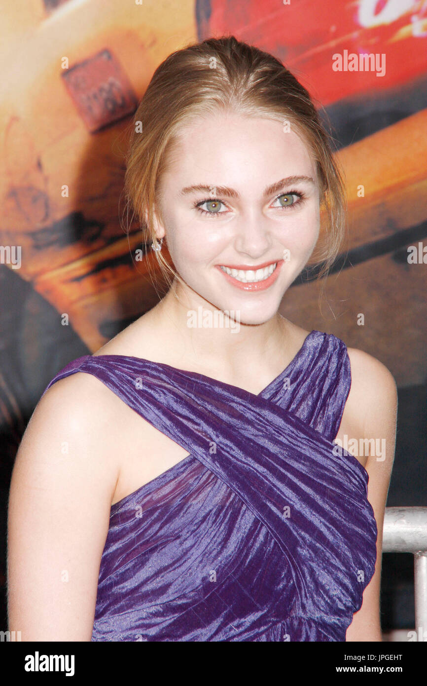 AnnaSophia Robb at the World Premiere of RACE TO WITCH MOUNTAIN held at ...