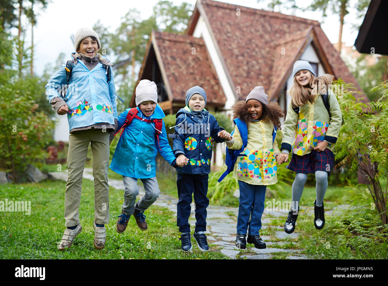Schoolkids autumn hi-res stock photography and images - Alamy