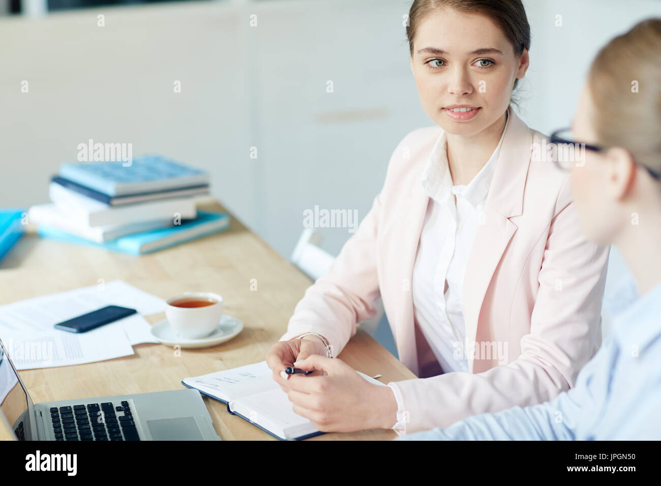 Learner listening hi-res stock photography and images - Alamy