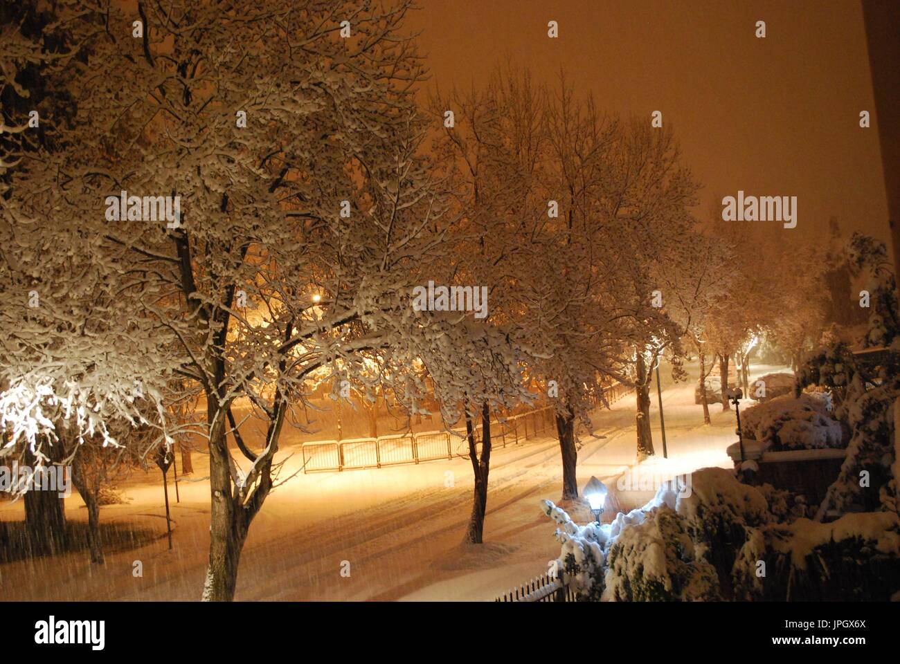 Snowing night hi-res stock photography and images - Alamy