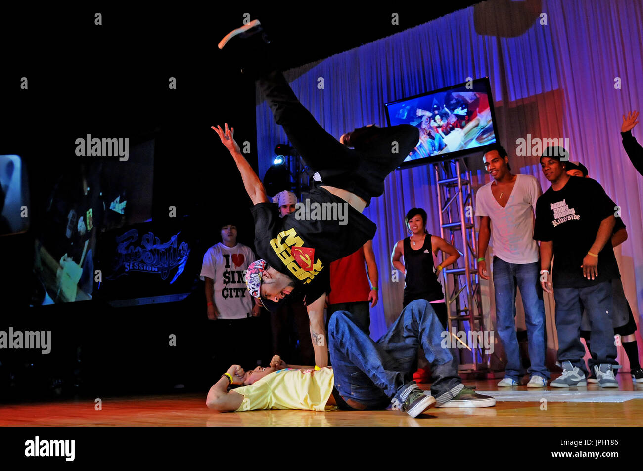 Super Cr3w - RJ Puno AKA Rockadile and Jon Cruz AKA Do-Knock performing ...