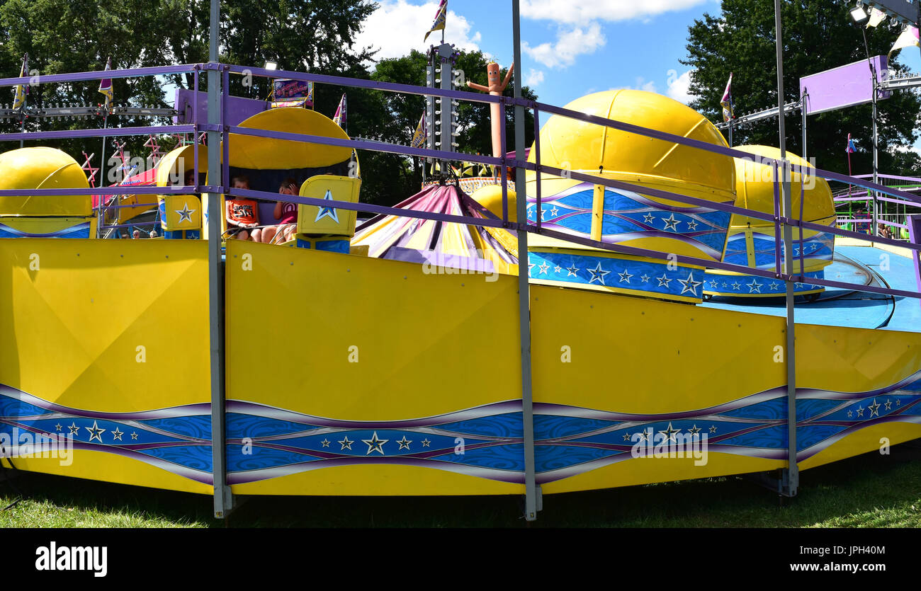 Spinning carnival ride Stock Photo - Alamy