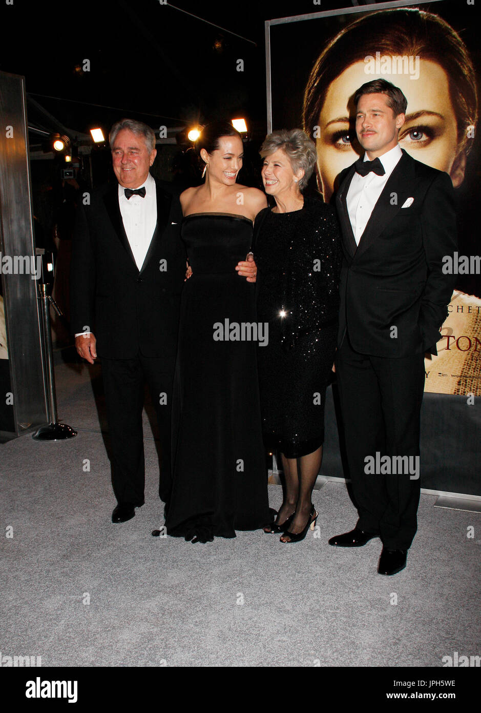 (l-r) William Pitt, Angelina Jolie, Jane Etta Hillhouse Pitt and Brad ...