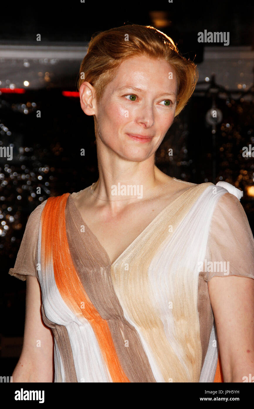 Tilda Swinton at the Los Angeles Premiere of "The Curious Case of ...