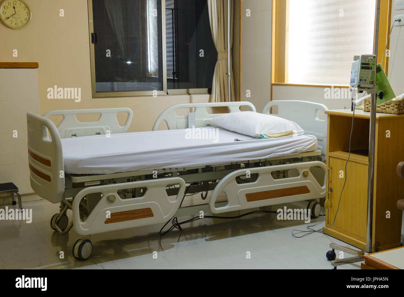 Sick beds hi-res stock photography and images - Alamy