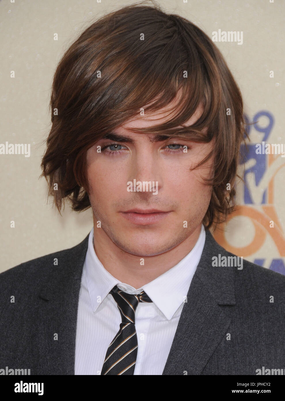 Zac Efron at the 2009 MTV Movie Awards - Arrivals held at The Gibson ...