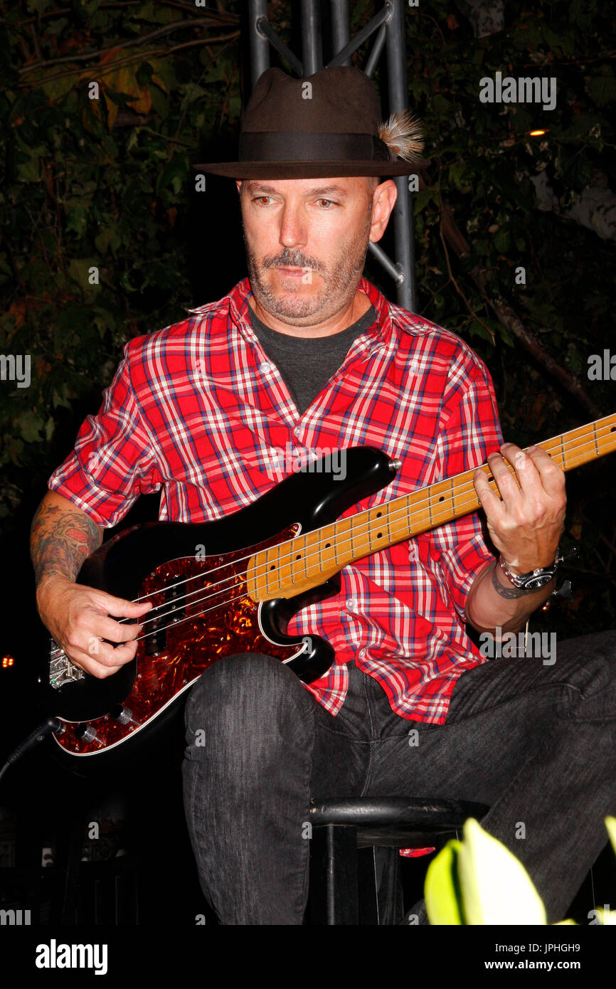 Teddy Landau performs with Michelle Branch at The Summer Concert Series ...