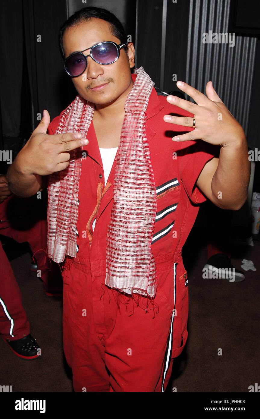 Massive Monkees - Samnith Ly showing his wedding ring at the live ...