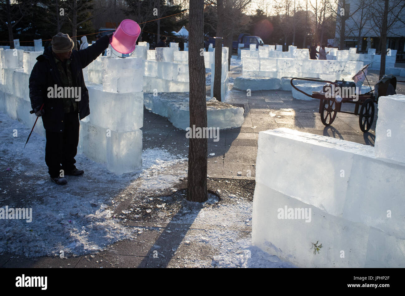 Ice statue hi-res stock photography and images - Alamy