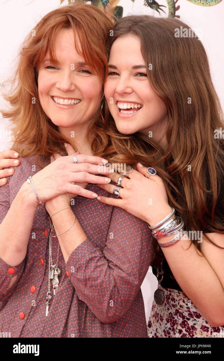 Lea Thompson & daughter Zoe at the Los Angeles Premiere of "How To ...