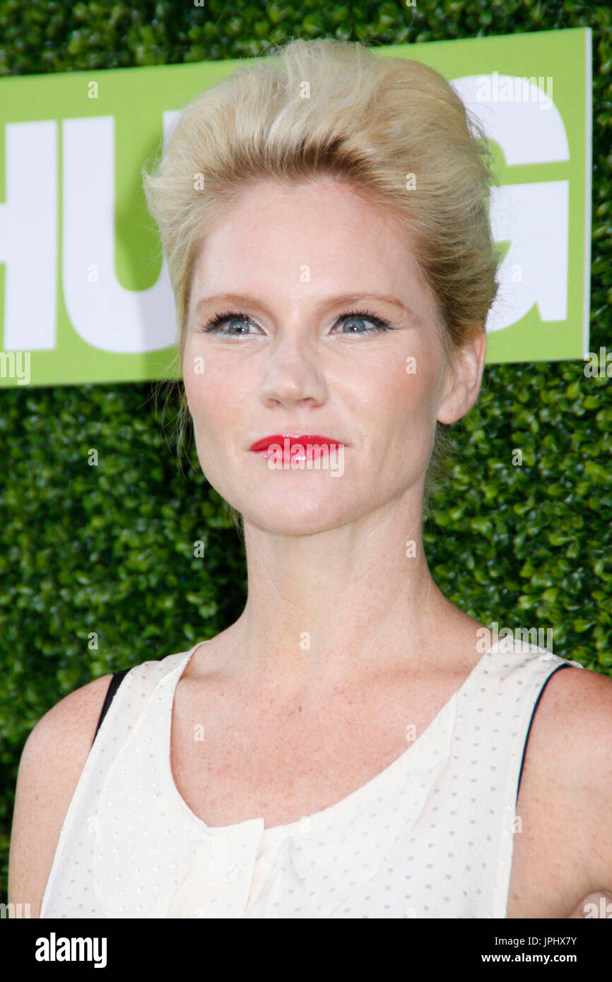 Tara Buck at the Los Angeles Premiere for HBO's new comedy series HUNG ...