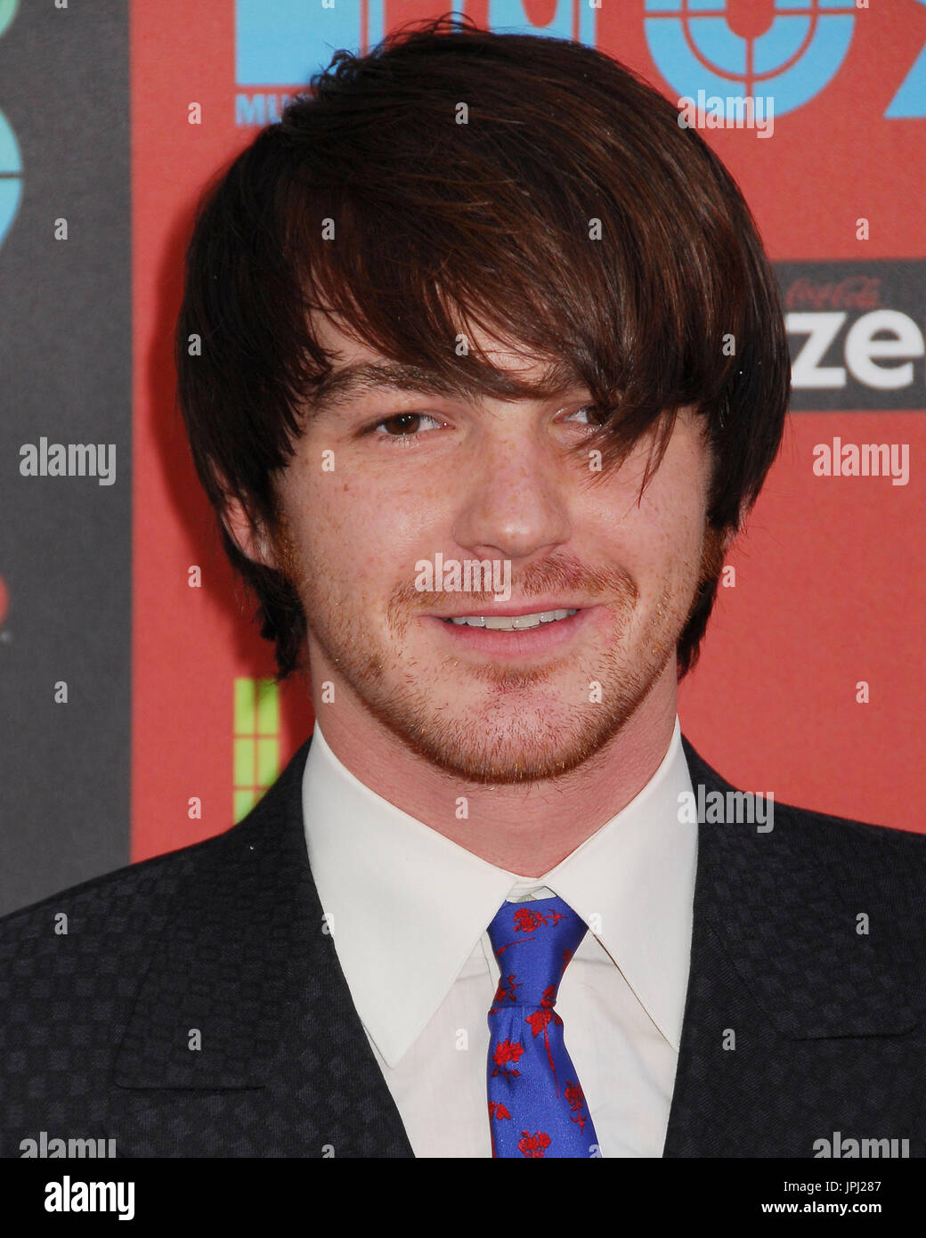 Drake Bell arrives on the red carpet at the Los Premios MTV 2009 held ...