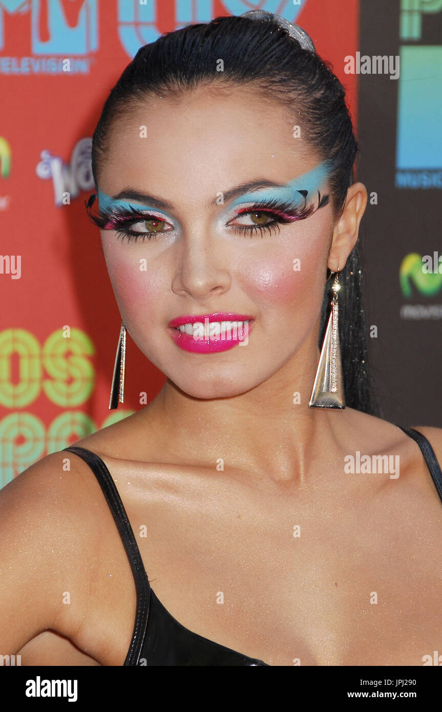 Jery Sandoval arrives on the red carpet at the Los Premios MTV 2009 ...