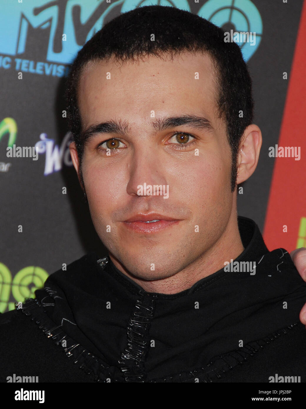 Pete Wentz arrives on the red carpet at the Los Premios MTV 2009 held ...