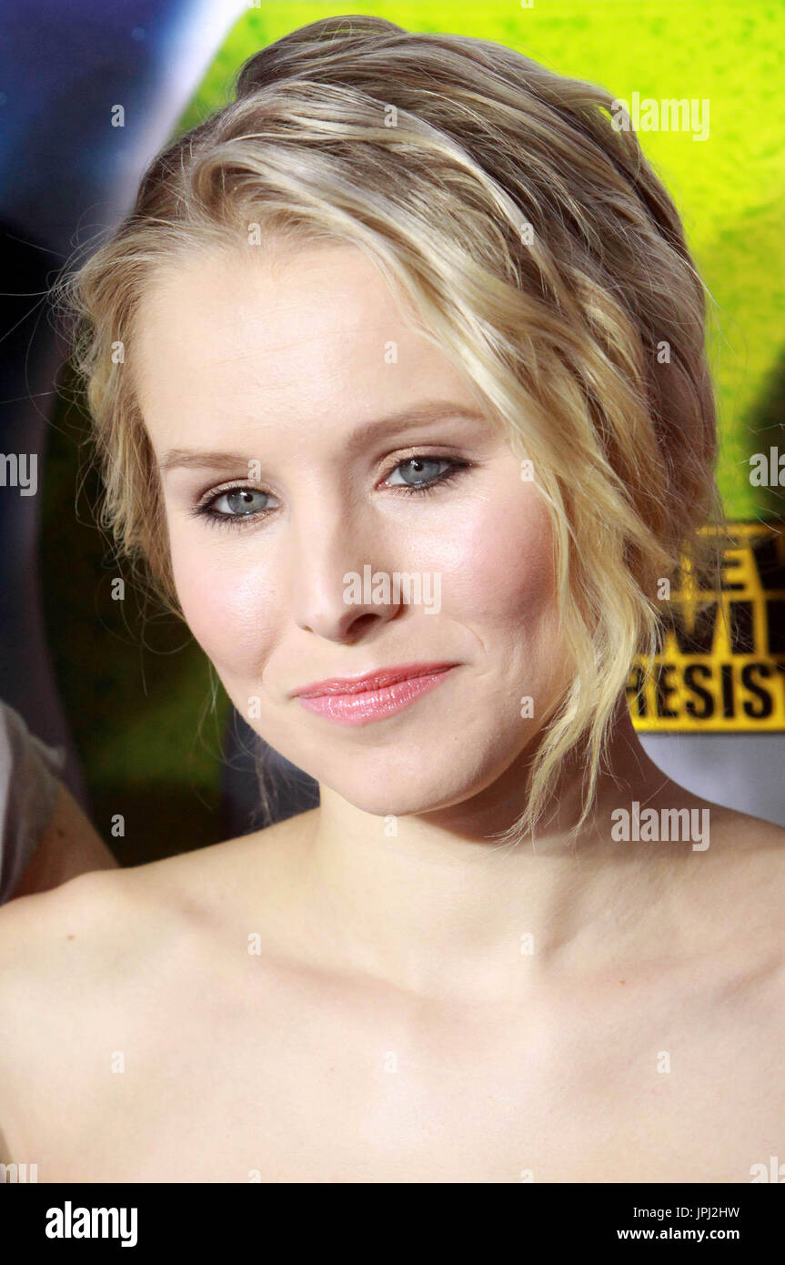 Kristen Bell arrives at the Los Angeles premiere for Astro Boy at the ...