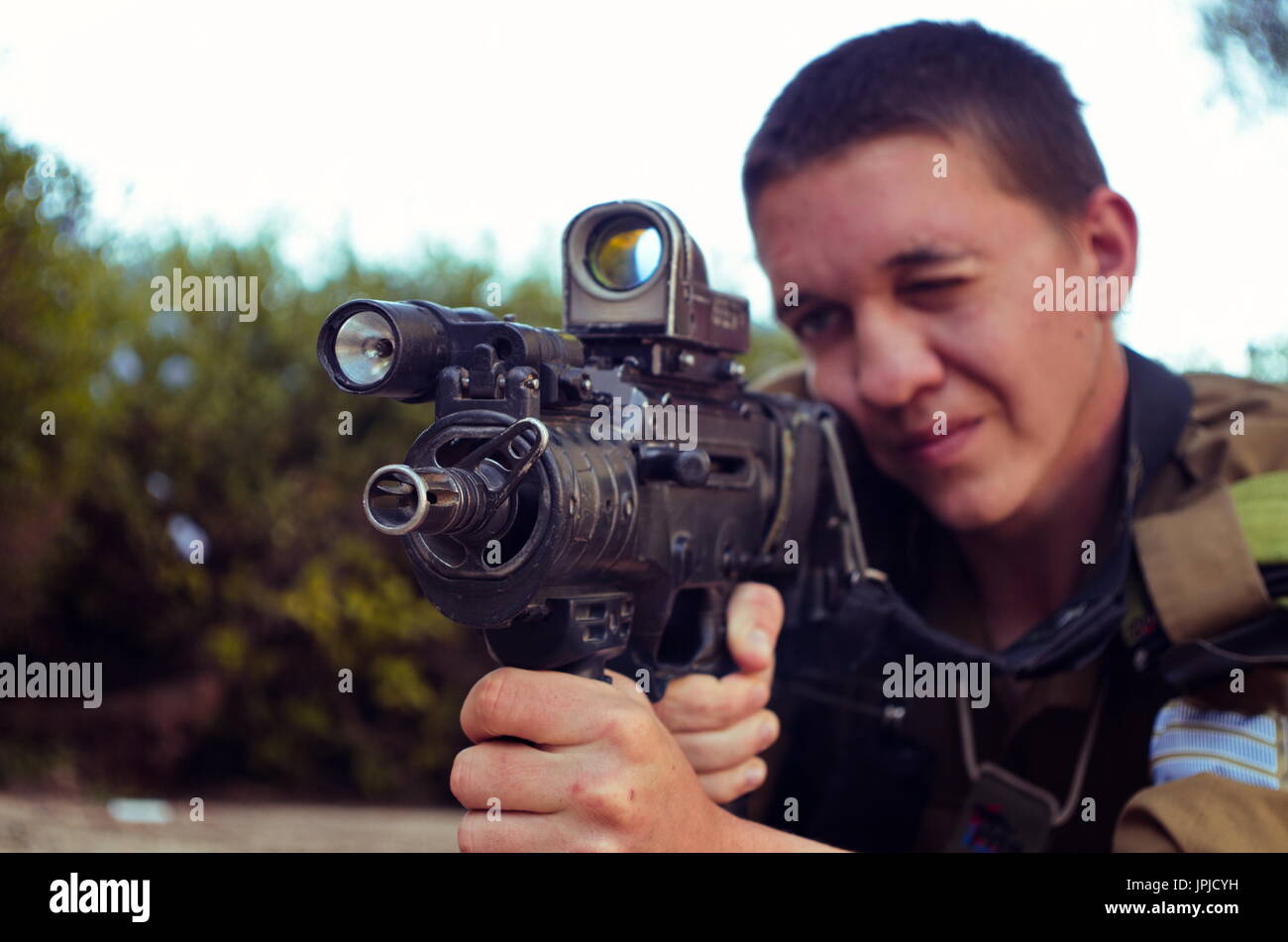 Israel idf soldier military army hi-res stock photography and images ...