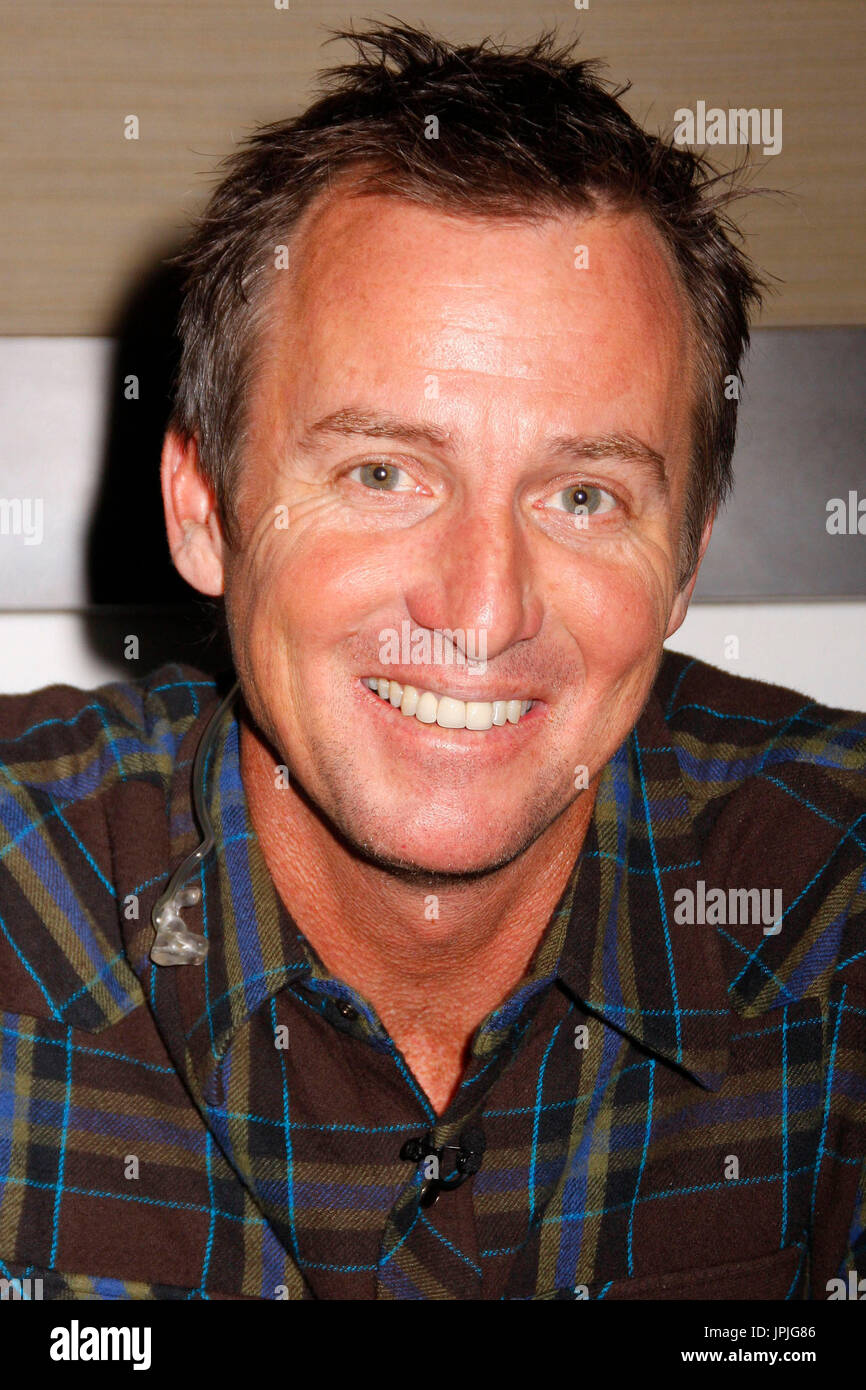 Pat Parnell at November 20, 2009 episode taping of The Daily Habit on ...