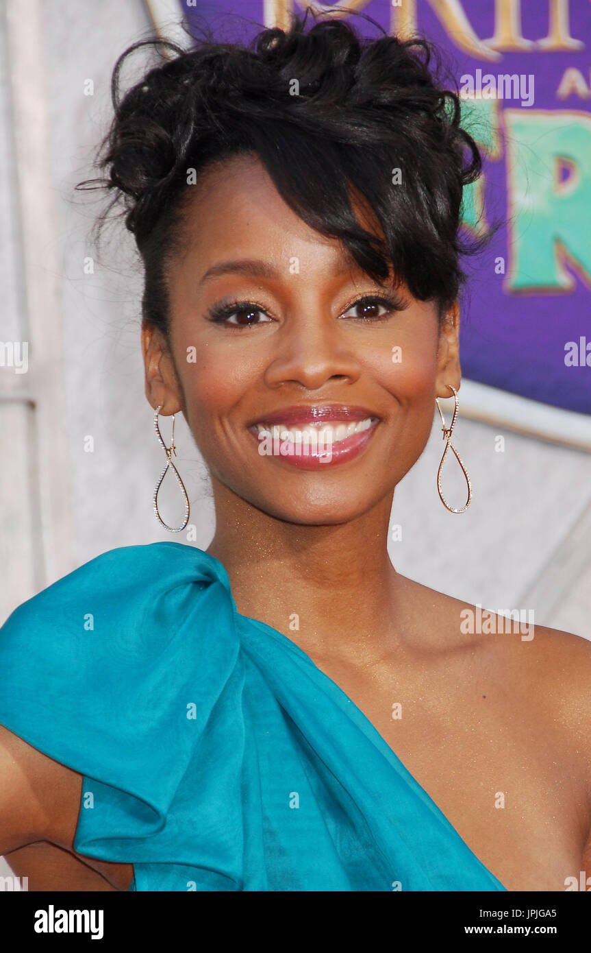 Anika Noni Rose at the World Premiere of "The Princess And The Frog ...