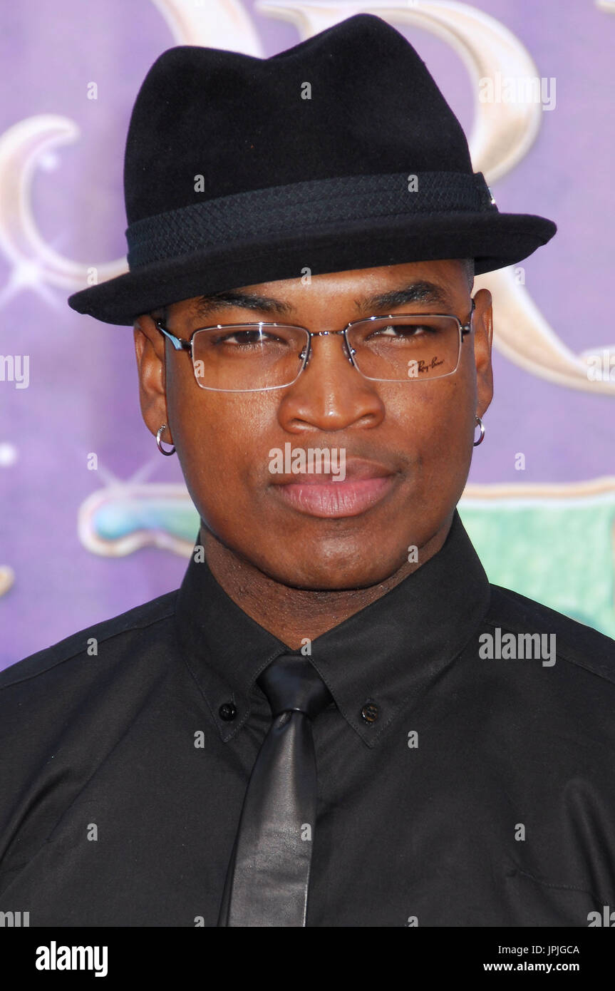 Singer Ne-Yo at the World Premiere of "The Princess And The Frog" held ...