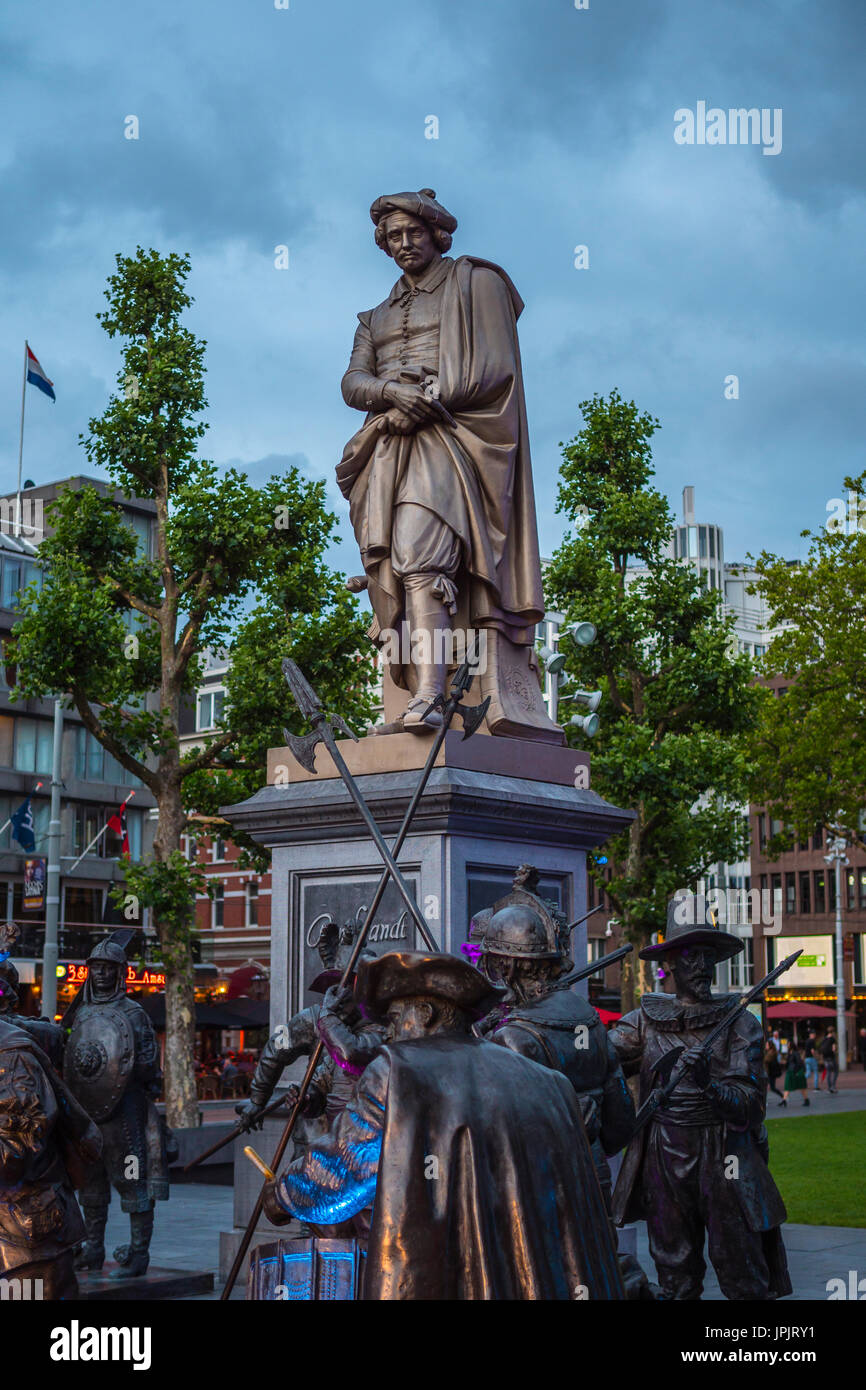 Rembrandt Statue in the center of Rembrandt Square in Amsterdam ...