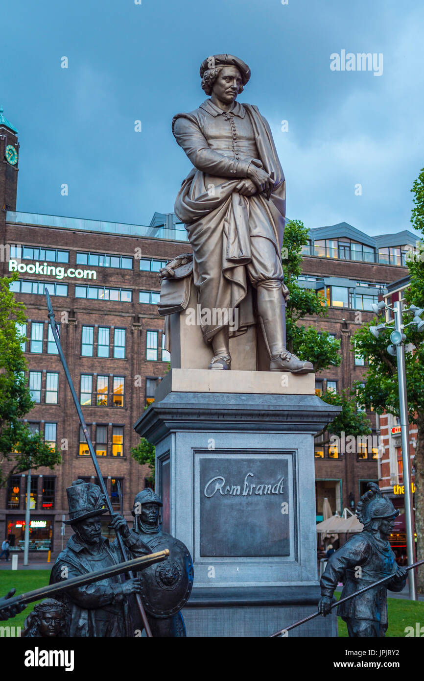 Rembrandt Statue in the center of Rembrandt Square in Amsterdam ...