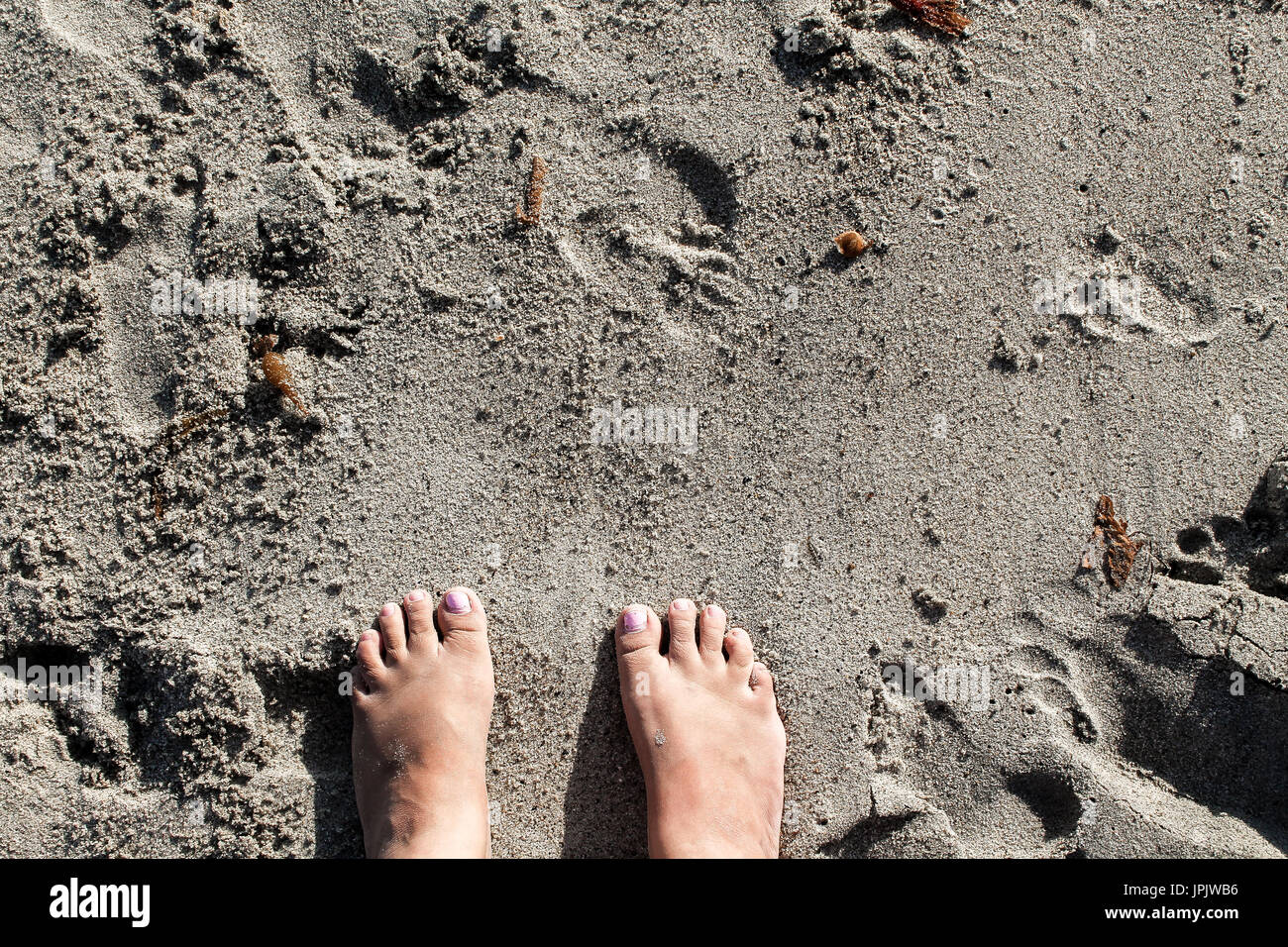 Woman's feet in sand hi-res stock photography and images - Alamy