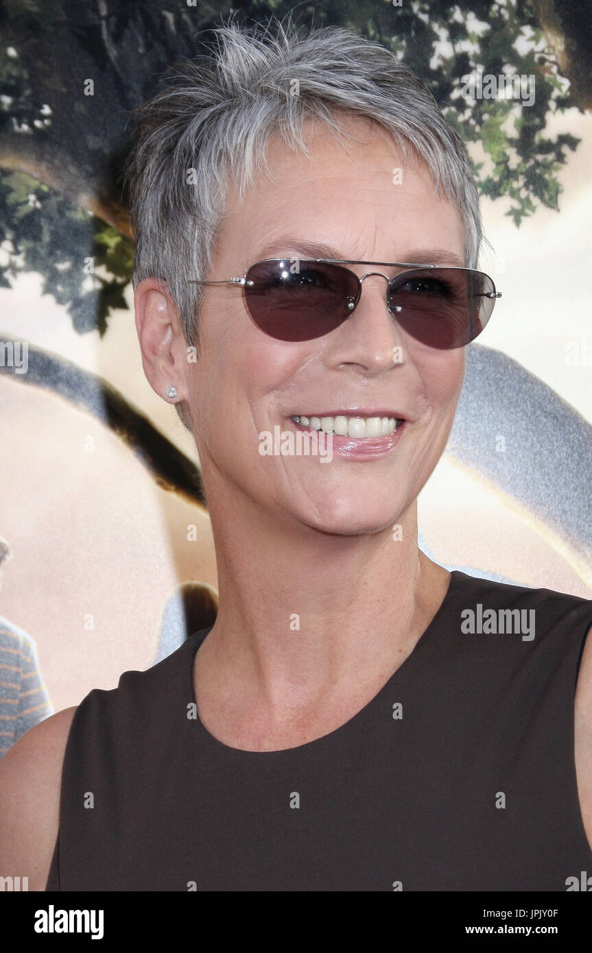 Jamie Lee Curtis at the Los Angeles premiere of "Flipped" held at the ...