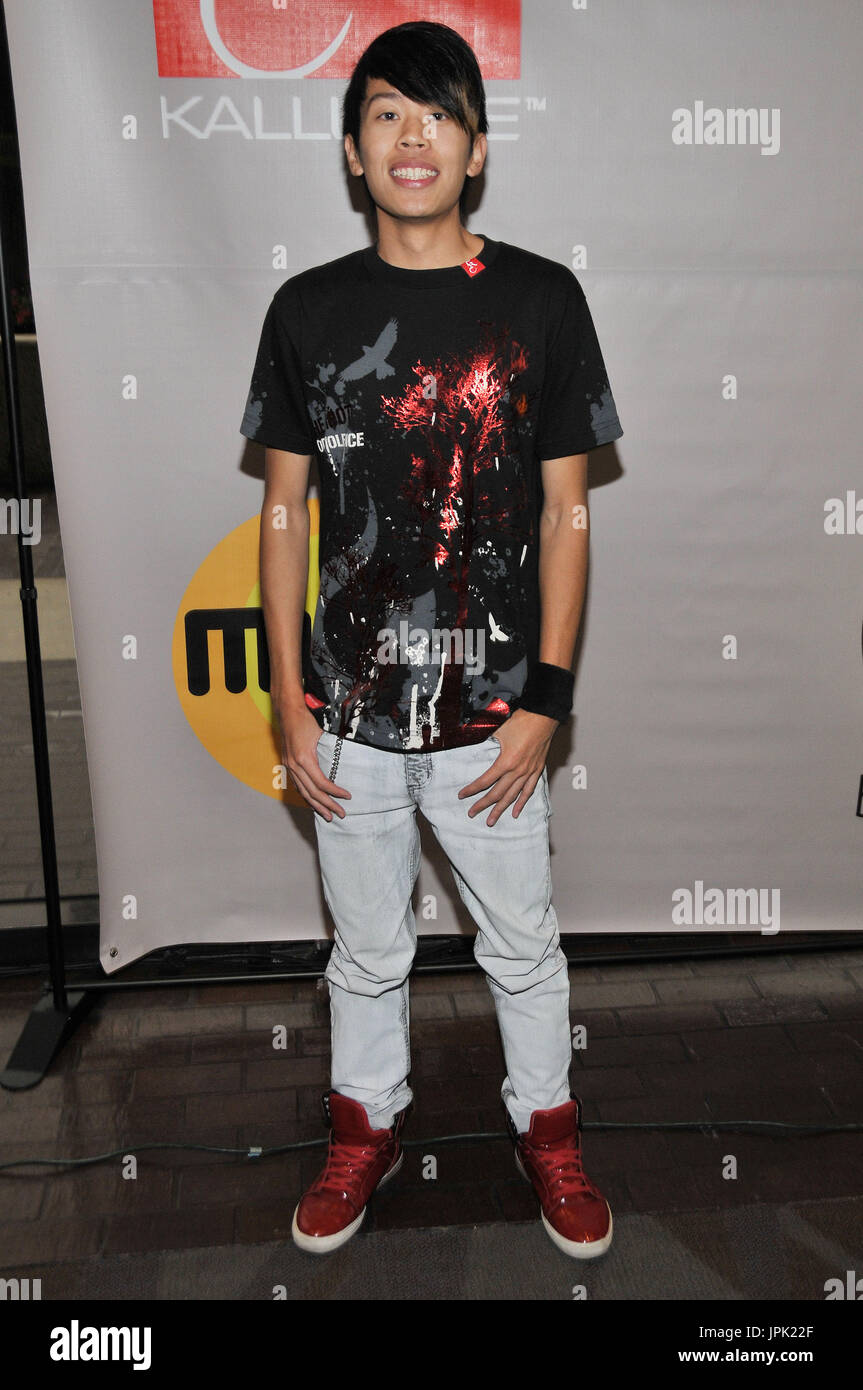 Violinist Jason Yang at ENKORE 2010 held at the Long Beach Terrace ...